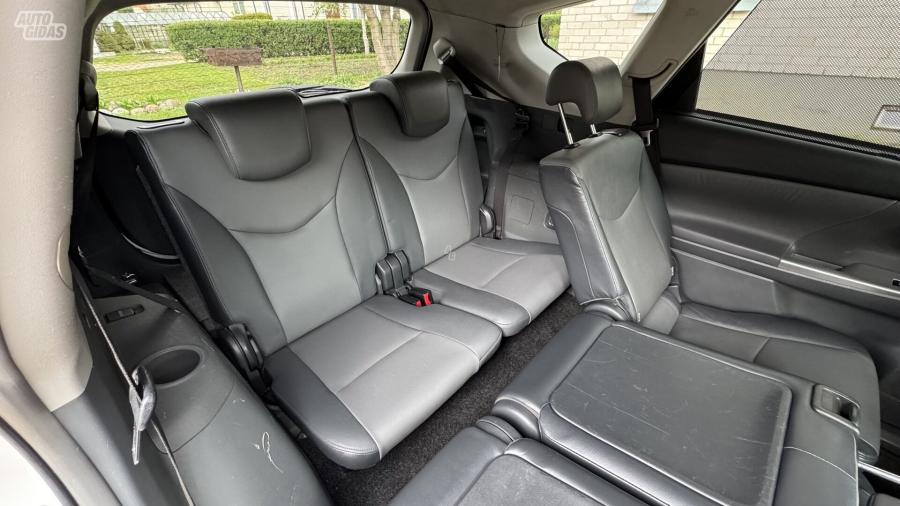 White Toyota Prius 2014 in Vilnius, with an engine capacity of 1.80 L and mileage of 400 thousand km for 6950 €, photo 15 on AUTOMOTO.COM.LV