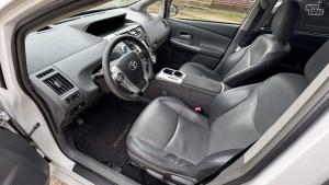 White Toyota Prius 2014 in Vilnius, with an engine capacity of 1.80 L and mileage of 400 thousand km for 6950 €, photo 16 on AUTOMOTO.COM.LV