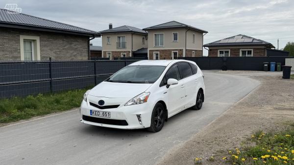 White Toyota Prius 2014 in Vilnius, with an engine capacity of 1.80 L and mileage of 400 thousand km for 6950 €, photo 4 on AUTOMOTO.COM.LV