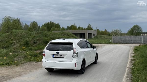 White Toyota Prius 2014 in Vilnius, with an engine capacity of 1.80 L and mileage of 400 thousand km for 6950 €, photo 7 on AUTOMOTO.COM.LV