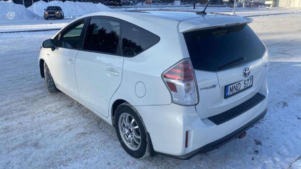 Balts Toyota Prius 2015 Viļņa, ar dzinēja tilpumu 1.80 L un nobraukumu 291 tūkst. km par 9500 €, foto 4 vietnē AUTOMOTO.COM.LV