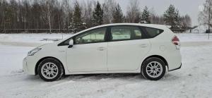 White Toyota Prius 2016 in Panevezys, with an engine capacity of 1.80 L and mileage of 282 thousand km for 8900 €, photo 2 on AUTOMOTO.COM.LV