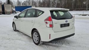 White Toyota Prius 2016 in Panevezys, with an engine capacity of 1.80 L and mileage of 282 thousand km for 8900 €, photo 3 on AUTOMOTO.COM.LV