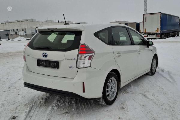 White Toyota Prius 2016 in Panevezys, with an engine capacity of 1.80 L and mileage of 282 thousand km for 8900 €, photo 4 on AUTOMOTO.COM.LV