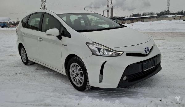 White Toyota Prius 2016 in Panevezys, with an engine capacity of 1.80 L and mileage of 282 thousand km for 8900 €, photo 6 on AUTOMOTO.COM.LV