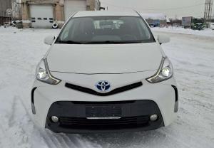 White Toyota Prius 2016 in Panevezys, with an engine capacity of 1.80 L and mileage of 282 thousand km for 8900 €, photo 7 on AUTOMOTO.COM.LV