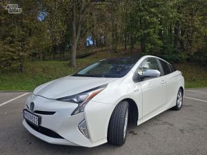 White Toyota Prius 2017 in Kaunas, with an engine capacity of 1.80 L and mileage of 375 thousand km for 10195 €, photo  on AUTOMOTO.COM.LV