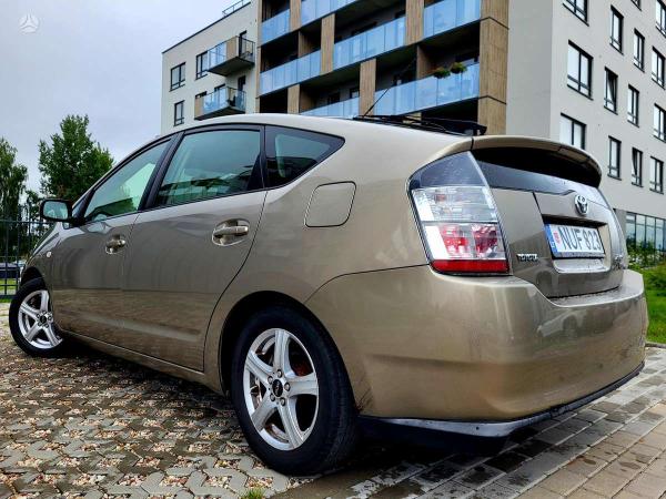 Dzeltens Toyota Prius 2005 Viļņa, ar dzinēja tilpumu 1.50 L un nobraukumu 325 tūkst. km par 2750 €, foto 5 vietnē AUTOMOTO.COM.LV