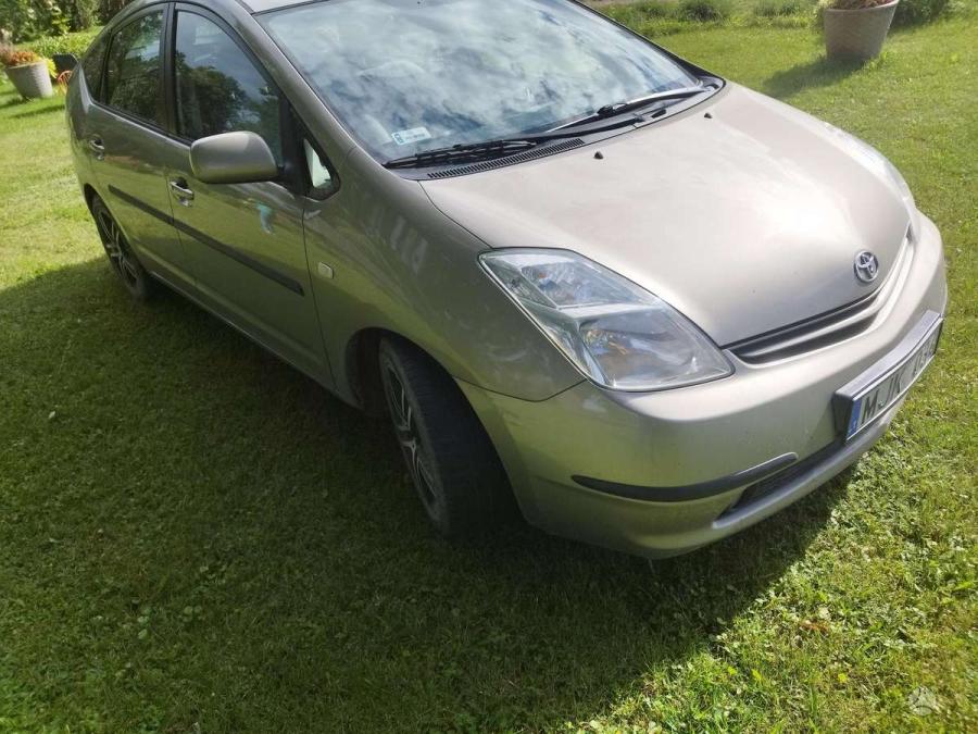 Dzeltens Toyota Prius 2005 Prienai, ar dzinēja tilpumu 1.50 L un nobraukumu 282 tūkst. km par 4000 €, foto 1 vietnē AUTOMOTO.COM.LV
