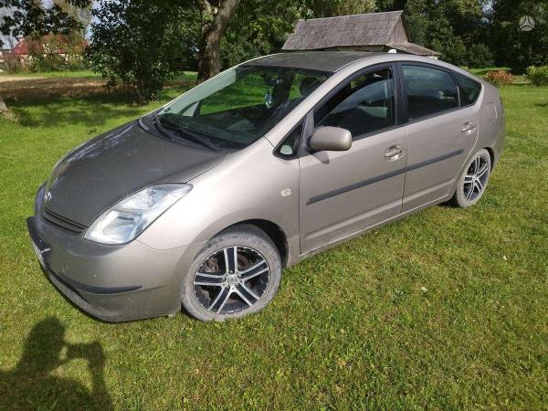 Dzeltens Toyota Prius 2005 Prienai, ar dzinēja tilpumu 1.50 L un nobraukumu 282 tūkst. km par 4000 €, foto 3 vietnē AUTOMOTO.COM.LV