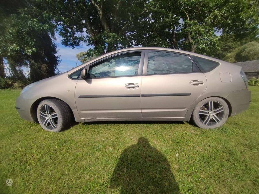 Dzeltens Toyota Prius 2005 Prienai, ar dzinēja tilpumu 1.50 L un nobraukumu 282 tūkst. km par 4000 €, foto 5 vietnē AUTOMOTO.COM.LV