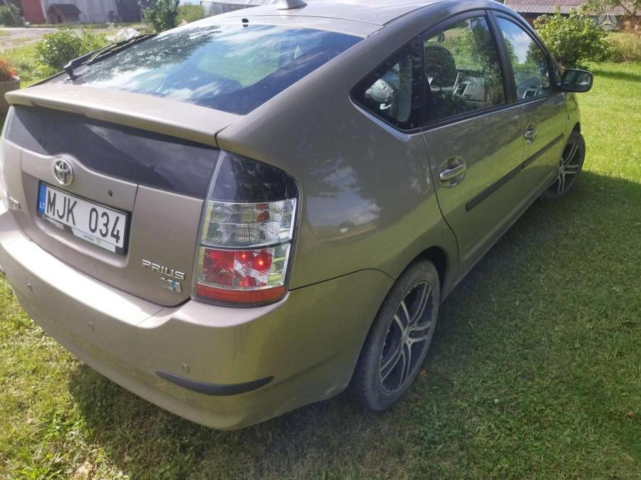 Dzeltens Toyota Prius 2005 Prienai, ar dzinēja tilpumu 1.50 L un nobraukumu 282 tūkst. km par 4000 €, foto 9 vietnē AUTOMOTO.COM.LV