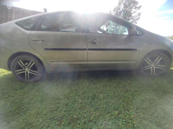 Dzeltens Toyota Prius 2005 Prienai, ar dzinēja tilpumu 1.50 L un nobraukumu 282 tūkst. km par 4000 €, foto 9 vietnē AUTOMOTO.COM.LV