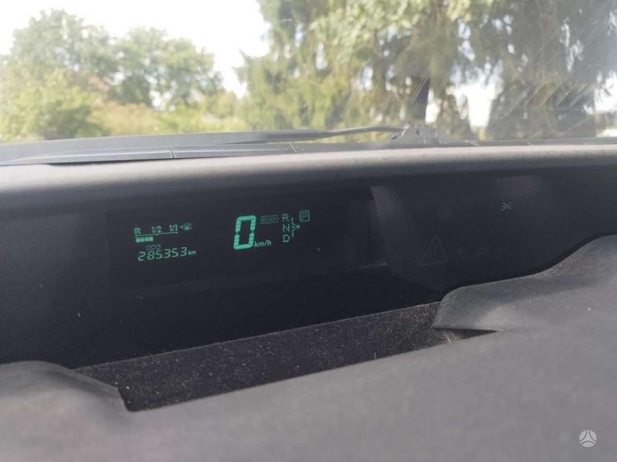 Dzeltens Toyota Prius 2005 Prienai, ar dzinēja tilpumu 1.50 L un nobraukumu 282 tūkst. km par 4000 €, foto 12 vietnē AUTOMOTO.COM.LV