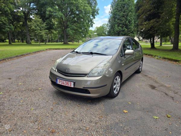 Yellow Toyota Prius 2006 in Vilnius, with an engine capacity of 1.50 L and mileage of 273 thousand km for 3999 €, photo 1 on AUTOMOTO.COM.LV