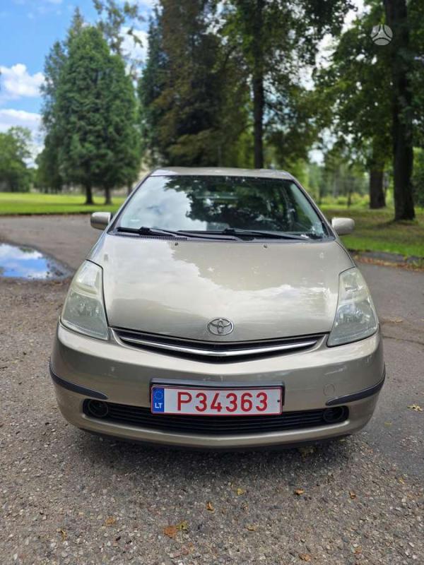 Yellow Toyota Prius 2006 in Vilnius, with an engine capacity of 1.50 L and mileage of 273 thousand km for 3999 €, photo 3 on AUTOMOTO.COM.LV