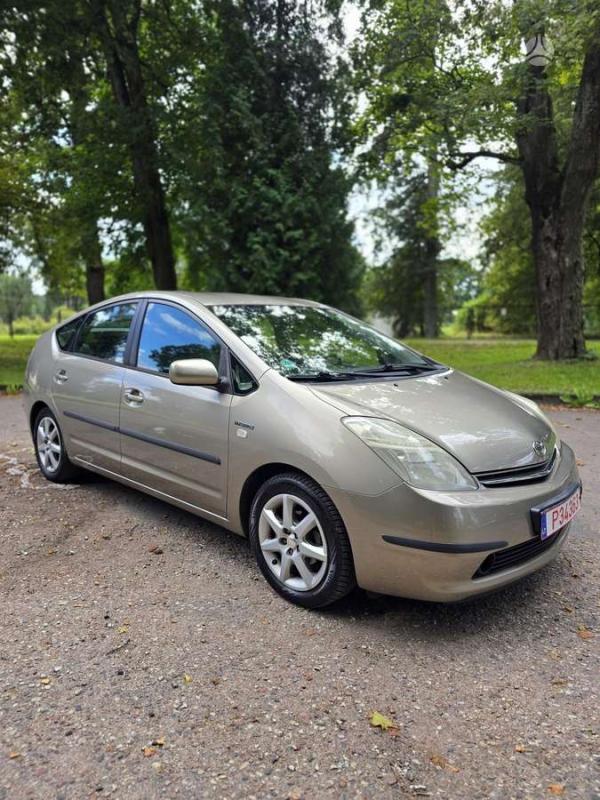 Yellow Toyota Prius 2006 in Vilnius, with an engine capacity of 1.50 L and mileage of 273 thousand km for 3999 €, photo 4 on AUTOMOTO.COM.LV