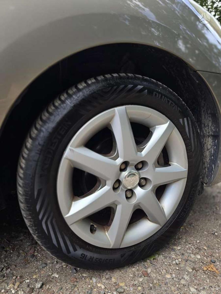 Dzeltens Toyota Prius 2006 Viļņa, ar dzinēja tilpumu 1.50 L un nobraukumu 273 tūkst. km par 3999 €, foto 5 vietnē AUTOMOTO.COM.LV
