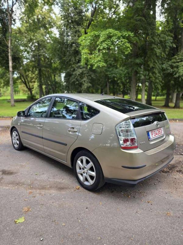 Yellow Toyota Prius 2006 in Vilnius, with an engine capacity of 1.50 L and mileage of 273 thousand km for 3999 €, photo 7 on AUTOMOTO.COM.LV