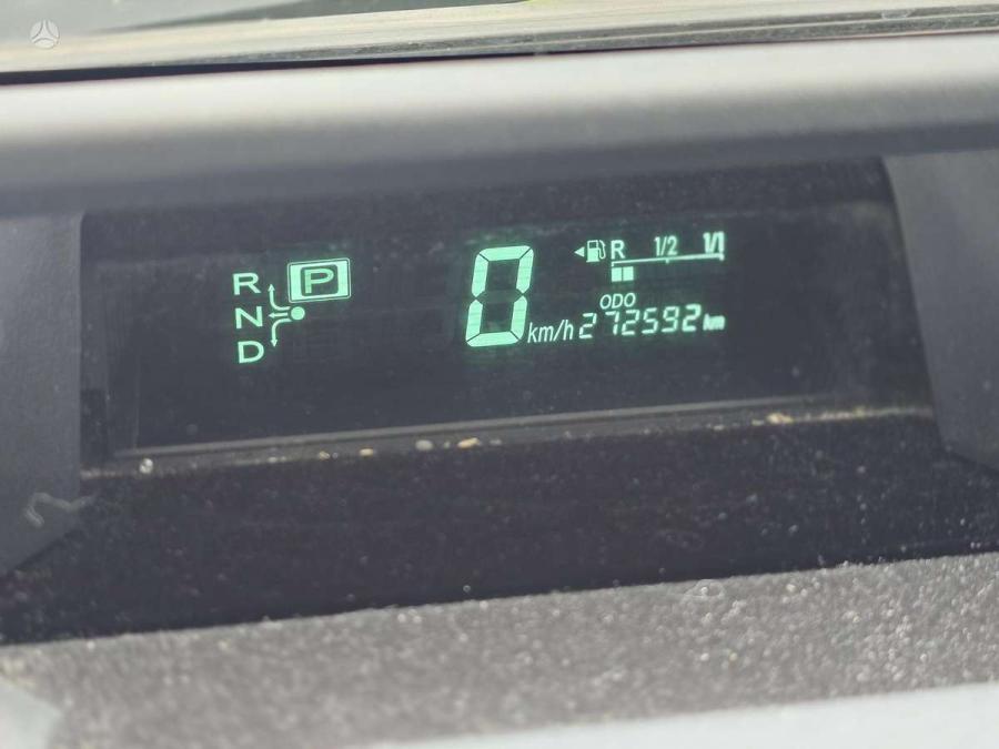 Dzeltens Toyota Prius 2006 Viļņa, ar dzinēja tilpumu 1.50 L un nobraukumu 273 tūkst. km par 3999 €, foto 15 vietnē AUTOMOTO.COM.LV