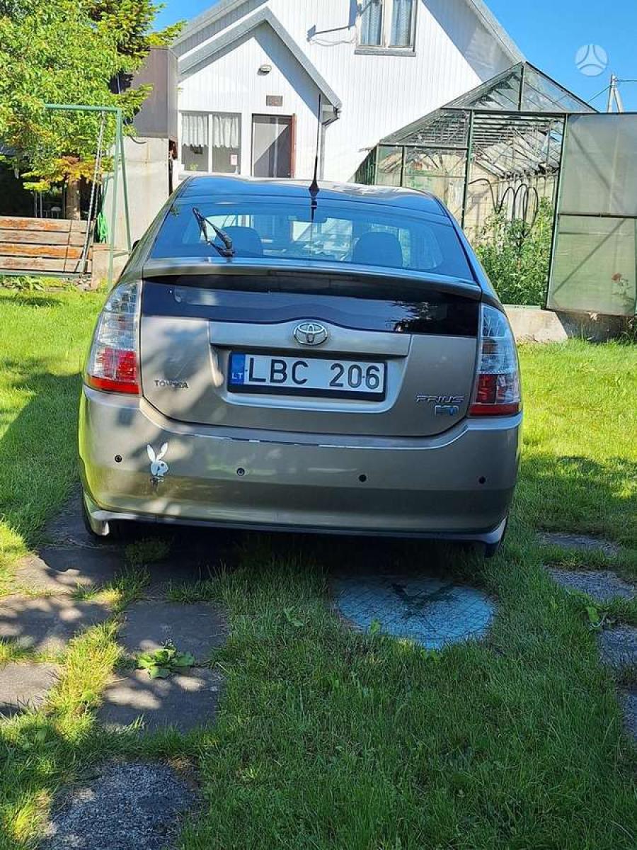 Yellow Toyota Prius 2007 in Klaipeda, with an engine capacity of 1.50 L and mileage of 252 thousand km for 4300 €, photo 4 on AUTOMOTO.COM.LV