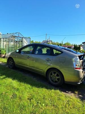 Yellow Toyota Prius 2007 in Klaipeda, with an engine capacity of 1.50 L and mileage of 252 thousand km for 4300 €, photo 5 on AUTOMOTO.COM.LV