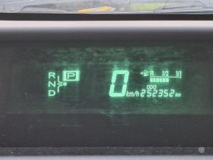 Yellow Toyota Prius 2007 in Klaipeda, with an engine capacity of 1.50 L and mileage of 252 thousand km for 4300 €, photo 11 on AUTOMOTO.COM.LV