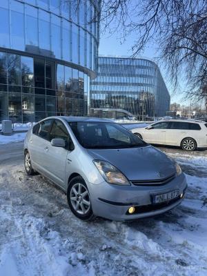 Yellow Toyota Prius 2009 in Vilnius, with an engine capacity of 0.00 L and mileage of 235 thousand km for 3700 €, photo 3 on AUTOMOTO.COM.LV