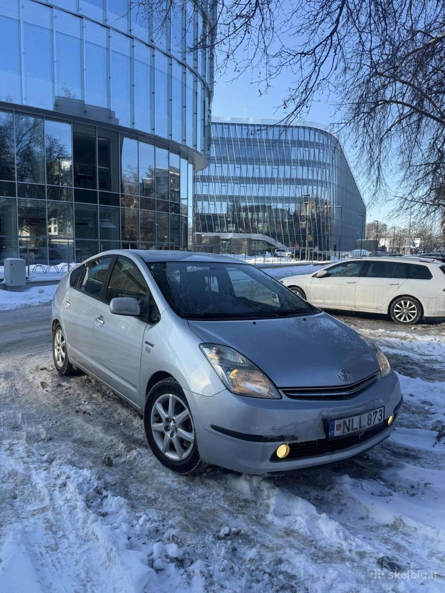 Yellow Toyota Prius 2009 in Vilnius, with an engine capacity of 0.00 L and mileage of 235 thousand km for 3700 €, photo 3 on AUTOMOTO.COM.LV