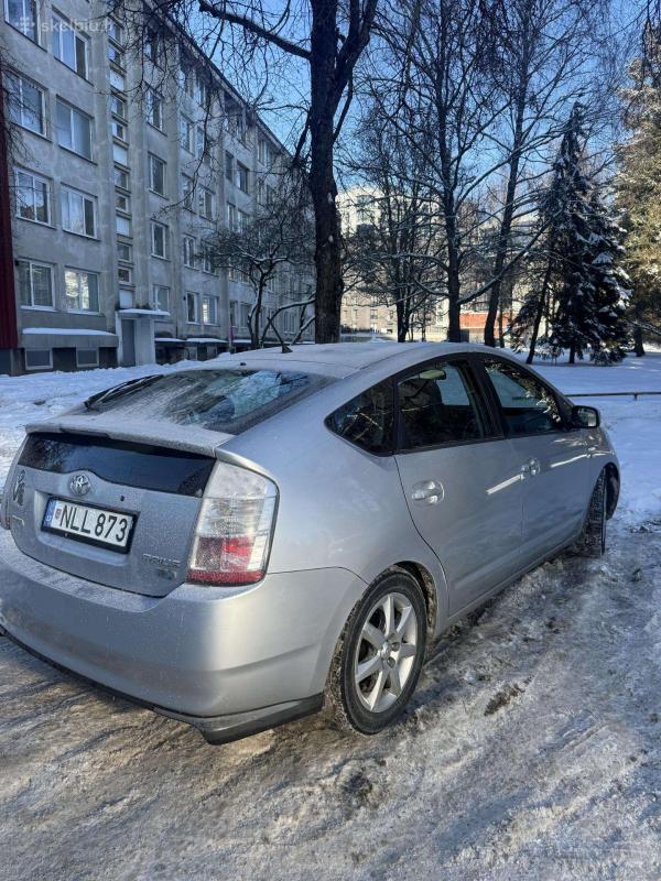Yellow Toyota Prius 2009 in Vilnius, with an engine capacity of 0.00 L and mileage of 235 thousand km for 3700 €, photo 4 on AUTOMOTO.COM.LV