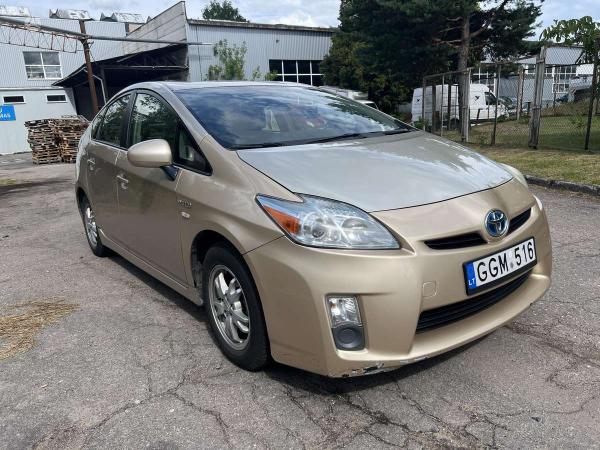 Yellow Toyota Prius 2013 in Vilnius, with an engine capacity of 1.80 L and mileage of 360 thousand km for 4700 €, photo 5 on AUTOMOTO.COM.LV