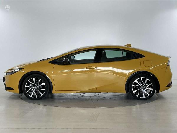 Dzeltens Toyota Prius 2023 Viļņa, ar dzinēja tilpumu 1.99 L un nobraukumu 7 tūkst. km par 35900 €, foto 3 vietnē AUTOMOTO.COM.LV