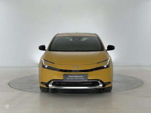 Yellow Toyota Prius 2023 in Vilnius, with an engine capacity of 1.99 L and mileage of 7 thousand km for 35900 €, photo 6 on AUTOMOTO.COM.LV