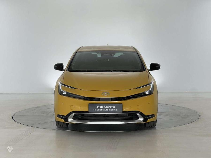 Yellow Toyota Prius 2023 in Vilnius, with an engine capacity of 1.99 L and mileage of 7 thousand km for 35900 €, photo 6 on AUTOMOTO.COM.LV