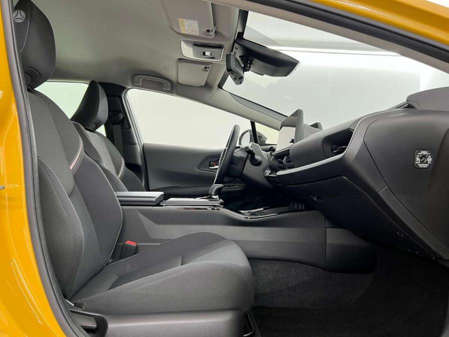 Yellow Toyota Prius 2023 in Vilnius, with an engine capacity of 1.99 L and mileage of 7 thousand km for 35900 €, photo 7 on AUTOMOTO.COM.LV