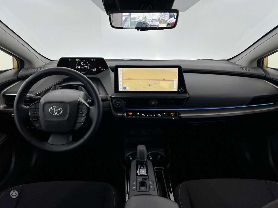 Yellow Toyota Prius 2023 in Vilnius, with an engine capacity of 1.99 L and mileage of 7 thousand km for 35900 €, photo 9 on AUTOMOTO.COM.LV
