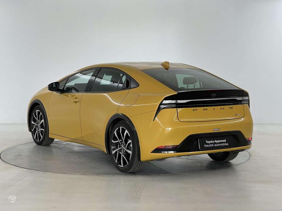 Yellow Toyota Prius 2023 in Vilnius, with an engine capacity of 1.99 L and mileage of 7 thousand km for 35900 €, photo 18 on AUTOMOTO.COM.LV