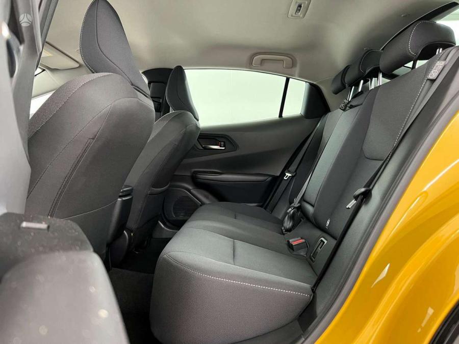 Yellow Toyota Prius 2023 in Vilnius, with an engine capacity of 1.99 L and mileage of 7 thousand km for 35900 €, photo 20 on AUTOMOTO.COM.LV