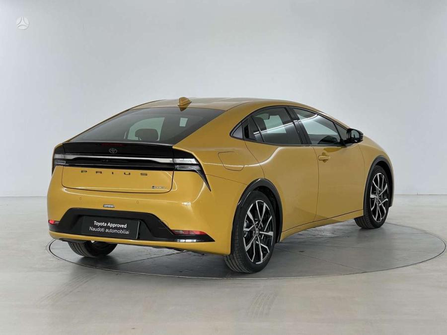Yellow Toyota Prius 2023 in Vilnius, with an engine capacity of 1.99 L and mileage of 7 thousand km for 35900 €, photo 21 on AUTOMOTO.COM.LV