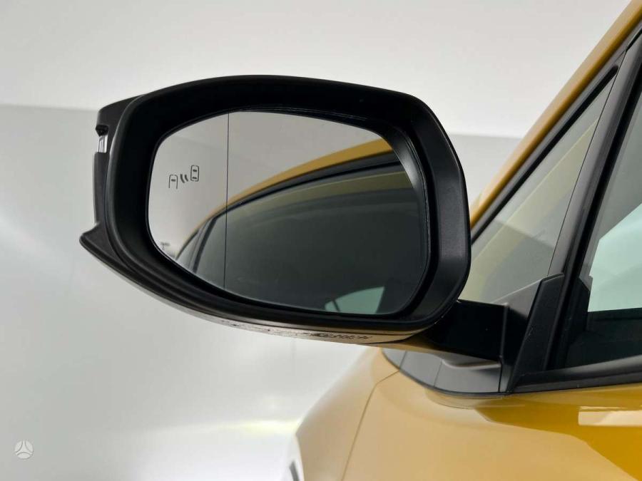 Yellow Toyota Prius 2023 in Vilnius, with an engine capacity of 1.99 L and mileage of 7 thousand km for 35900 €, photo 27 on AUTOMOTO.COM.LV