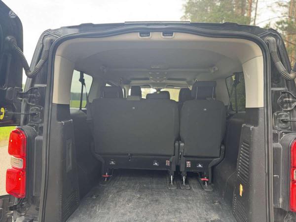 Black Toyota Proace 2019 in Druskininkai, with an engine capacity of 1.50 L and mileage of 154 thousand km for 17900 €, photo 3 on AUTOMOTO.COM.LV