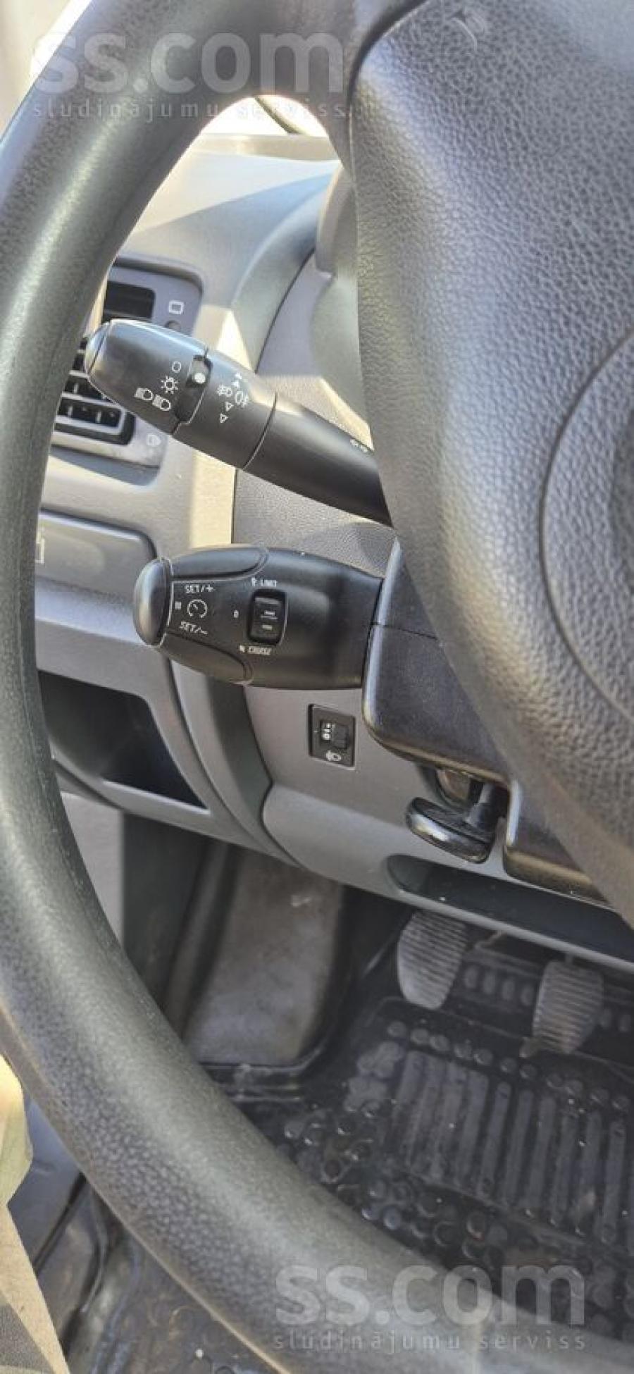 Black Toyota Proace 2015 in Riga, with an engine capacity of 2.00 L and mileage of 443 thousand km for 5000 €, photo 4 on AUTOMOTO.COM.LV