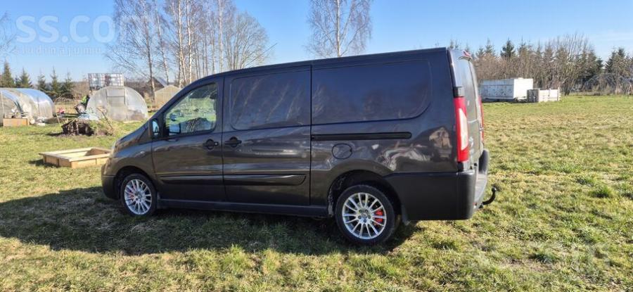 Black Toyota Proace 2015 in Riga, with an engine capacity of 2.00 L and mileage of 443 thousand km for 5000 €, photo 6 on AUTOMOTO.COM.LV