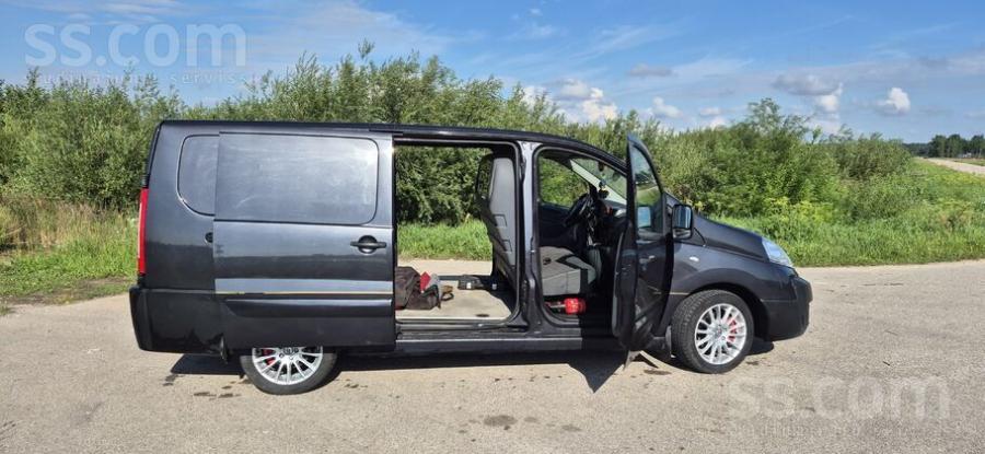 Black Toyota Proace 2015 in Riga, with an engine capacity of 2.00 L and mileage of 443 thousand km for 5000 €, photo 9 on AUTOMOTO.COM.LV