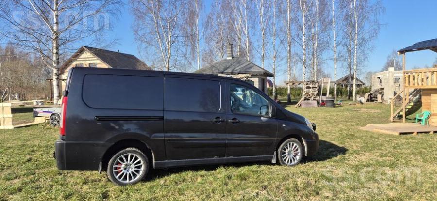 Black Toyota Proace 2015 in Riga, with an engine capacity of 2.00 L and mileage of 443 thousand km for 5000 €, photo 15 on AUTOMOTO.COM.LV