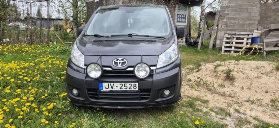 Black Toyota Proace 2015 in Riga, with an engine capacity of 2.00 L and mileage of 443 thousand km for 5000 €, photo 22 on AUTOMOTO.COM.LV