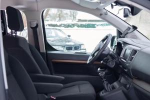 Melns Toyota Proace 2017 Grobiņa, ar dzinēja tilpumu 2.00 L un nobraukumu 207 tūkst. km par 17900 €, foto 17 vietnē AUTOMOTO.COM.LV