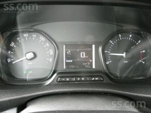 Black Toyota Proace 2019 in Valka, with an engine capacity of 2.00 L and mileage of 212 thousand km for 10000 €, photo 10 on AUTOMOTO.COM.LV