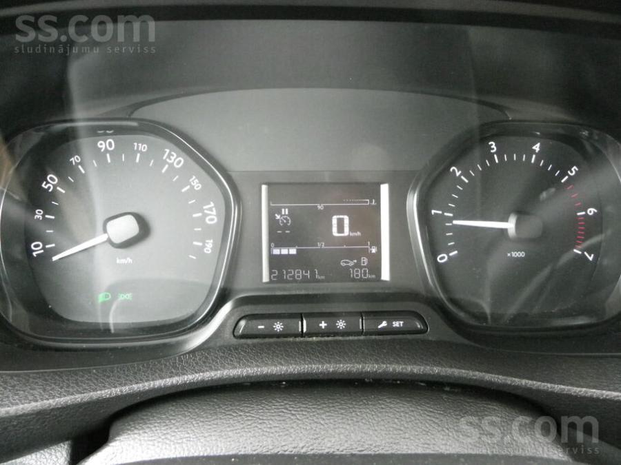 Black Toyota Proace 2019 in Valka, with an engine capacity of 2.00 L and mileage of 212 thousand km for 10000 €, photo 10 on AUTOMOTO.COM.LV