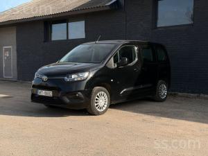 Melns Toyota Proace 2021 Daugavpils, ar dzinēja tilpumu 1.50 L un nobraukumu 119 tūkst. km par 12500 €, foto  vietnē AUTOMOTO.COM.LV